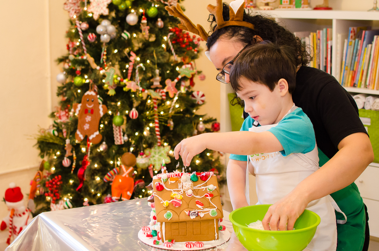 Gingerbread House Decorating Denver, CO | Taste Buds Kitchen